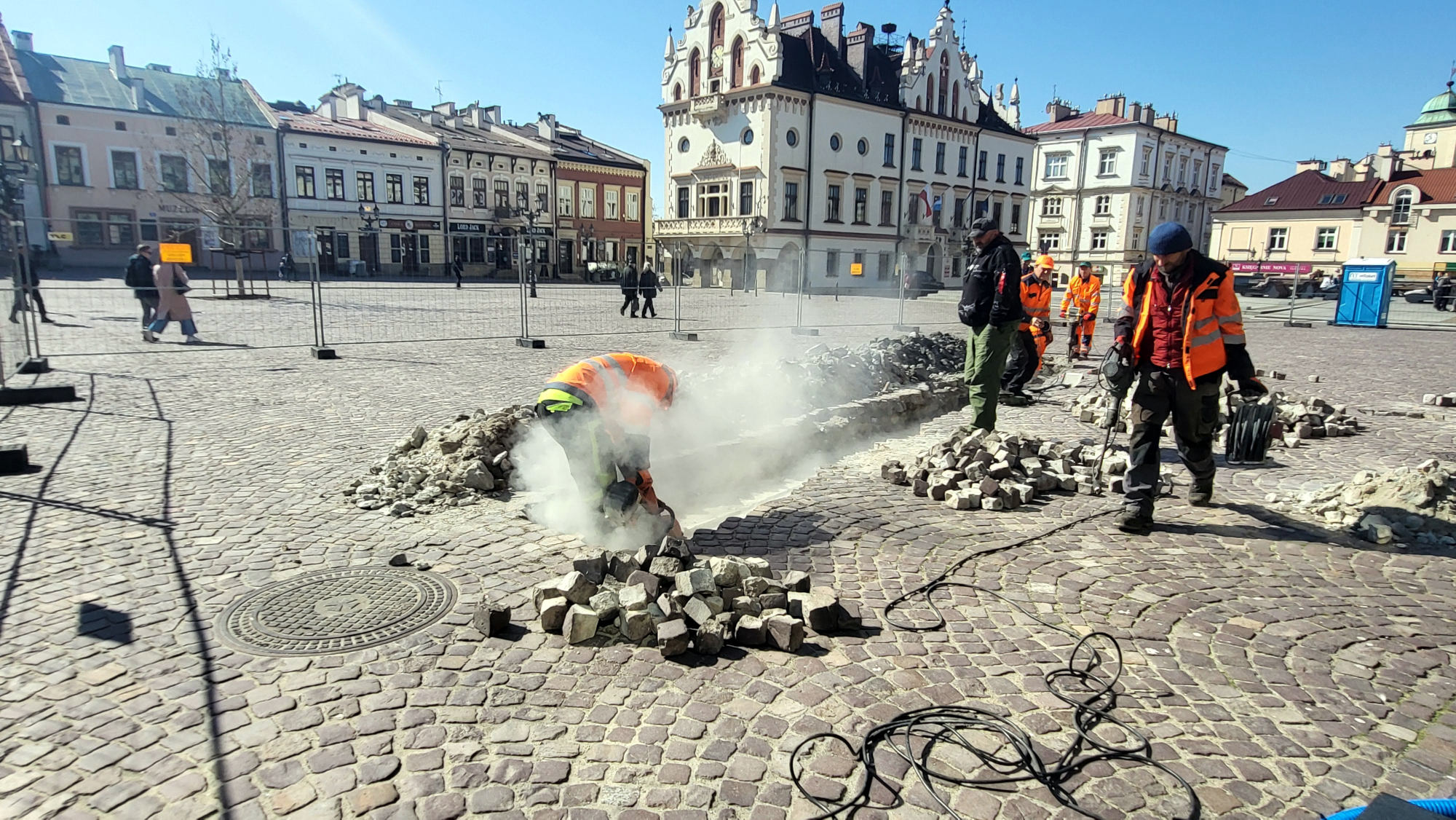 Trwa remont na rynku. Niektóre ogródki pojawią się z opóźnieniem | toRzeszow.pl