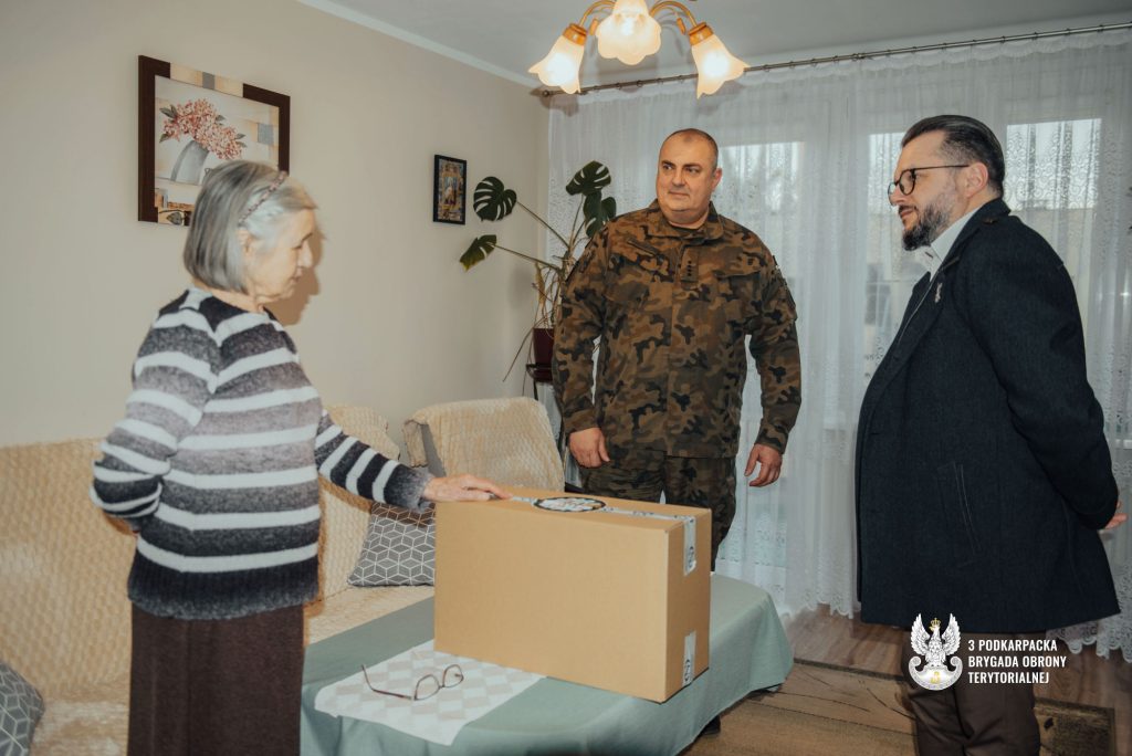 "Rodacy - Bohaterom". Żołnierze i wolontariusze przygotowali paczki dla ...